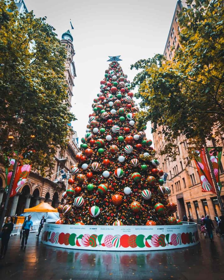 6 Holiday Traditions from Around the World (Updated 2021) - Days to Come